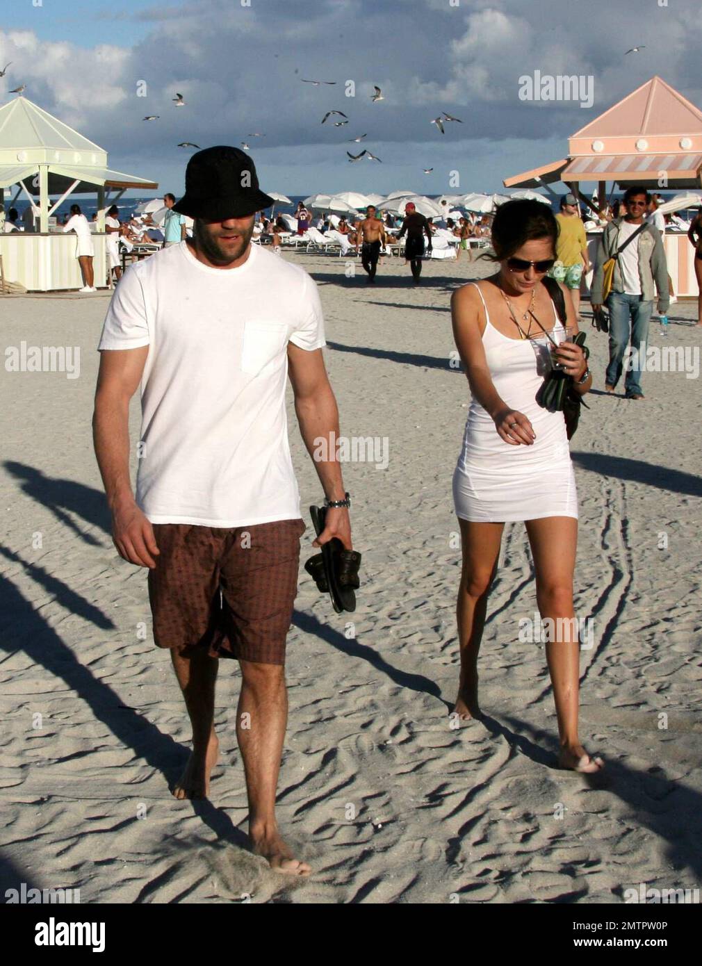 UK hardman actor Jason Statham leaves the beach after a chilled New ...