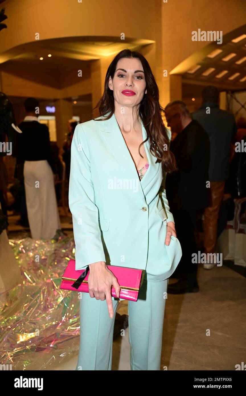 Rebecca Kunikowski bei der Anja Gockel Fashion Show 'seven senses' auf ...