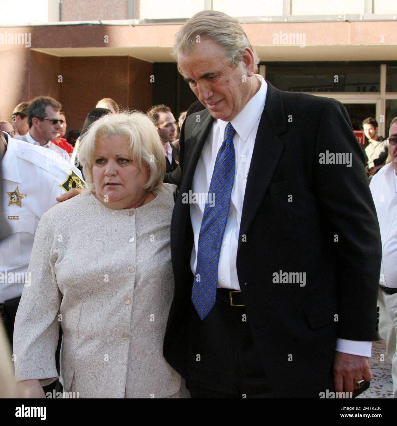 Howard K Stern, Virgie Arthur and Larry Birkhead leave Broward County ...