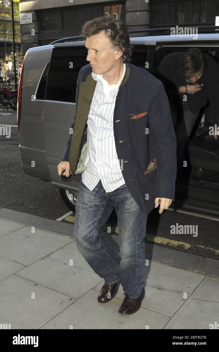 Legendary UK rocker Steve Winwood pays a visit to BBC Radio 2 to ...