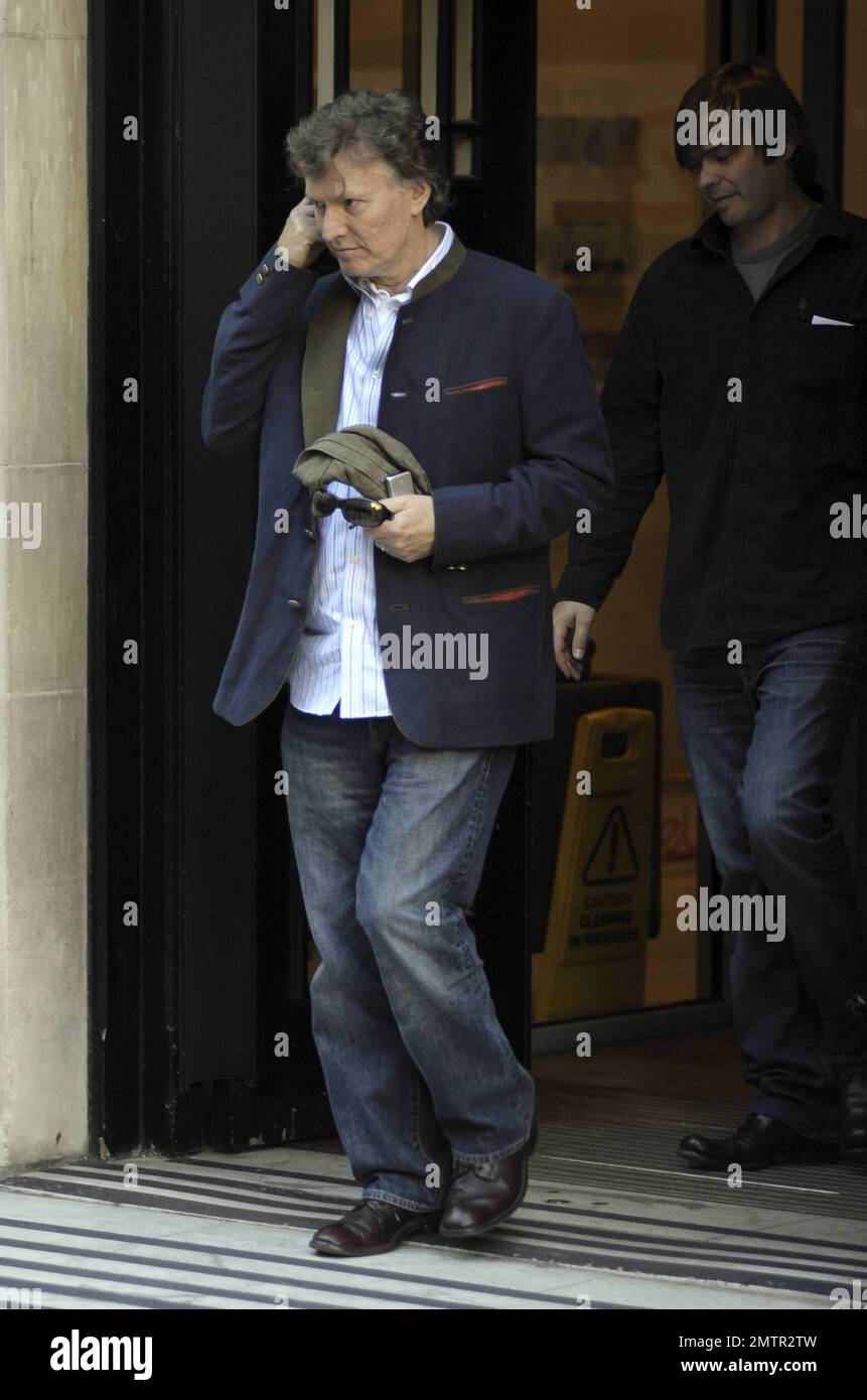 Legendary UK rocker Steve Winwood pays a visit to BBC Radio 2 to ...