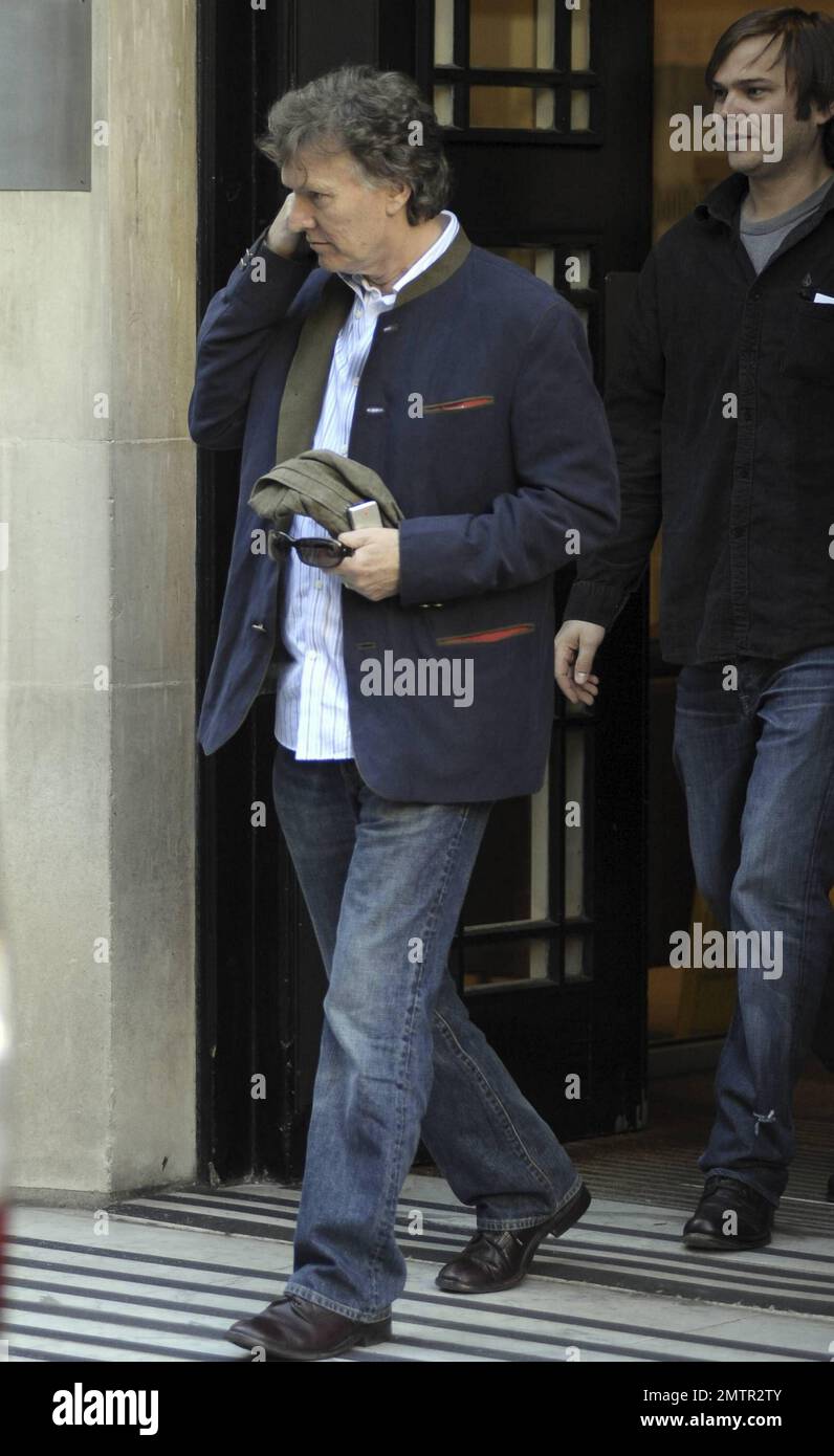 Legendary UK rocker Steve Winwood pays a visit to BBC Radio 2 to ...