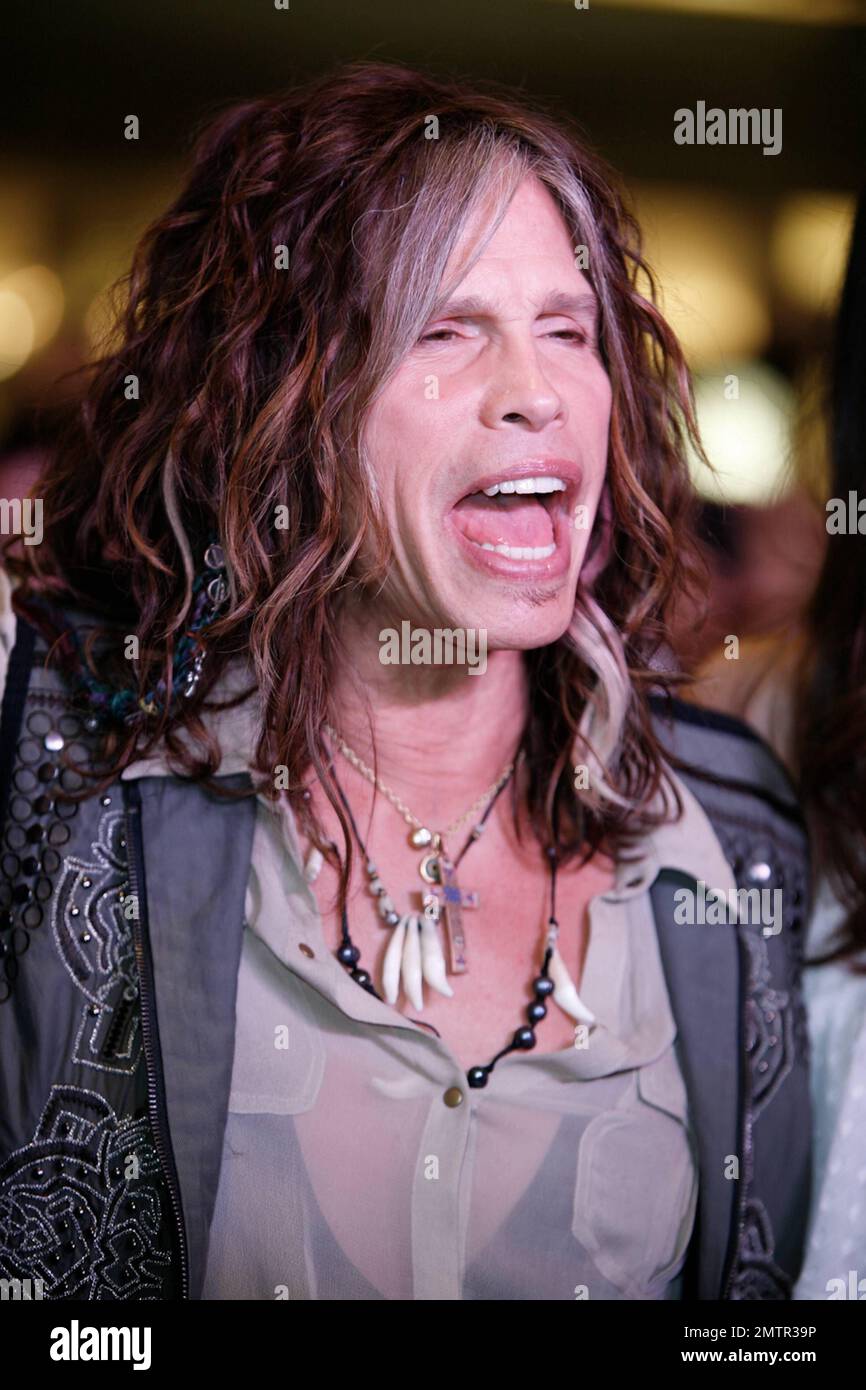 'American Idol' judge Steven Tyler walks the runway & poses at the ...