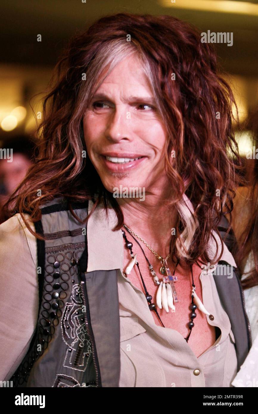 'American Idol' judge Steven Tyler walks the runway & poses at the ...