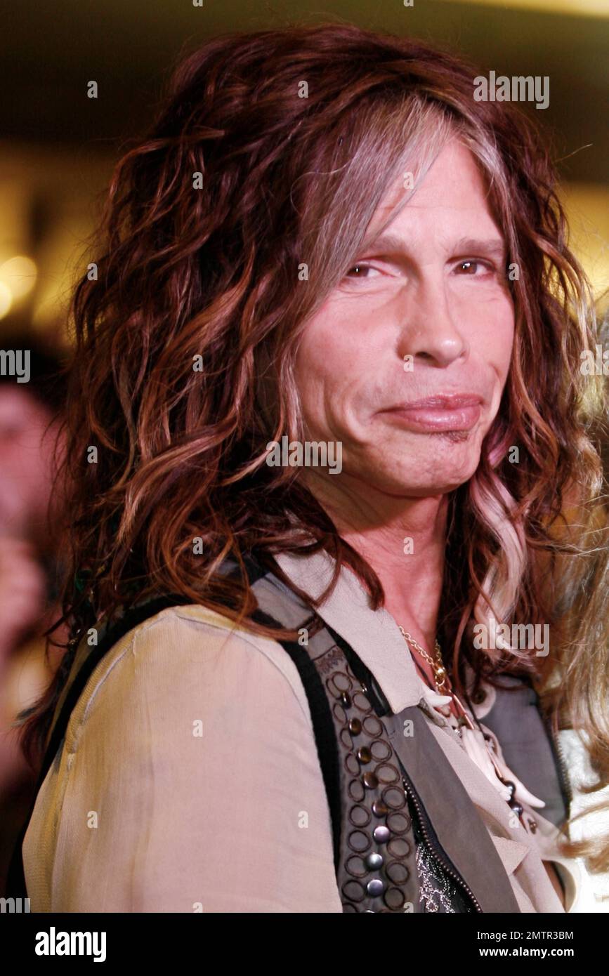 'American Idol' judge Steven Tyler walks the runway & poses at the ... 'American Idol' judge Steven Tyler walks the runway & poses at the ...