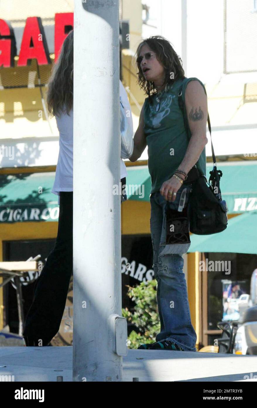 EXCLUSIVE!! Aerosmith rocker Steven Tyler takes Man Bag to a whole new ...