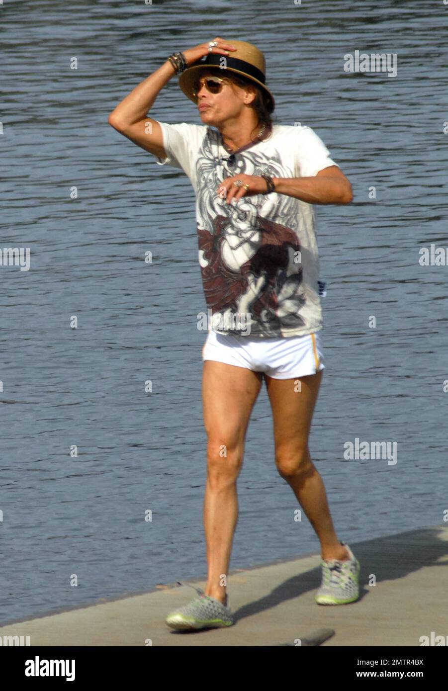 Legs shoes hi hi-res stock photography and images - Alamy