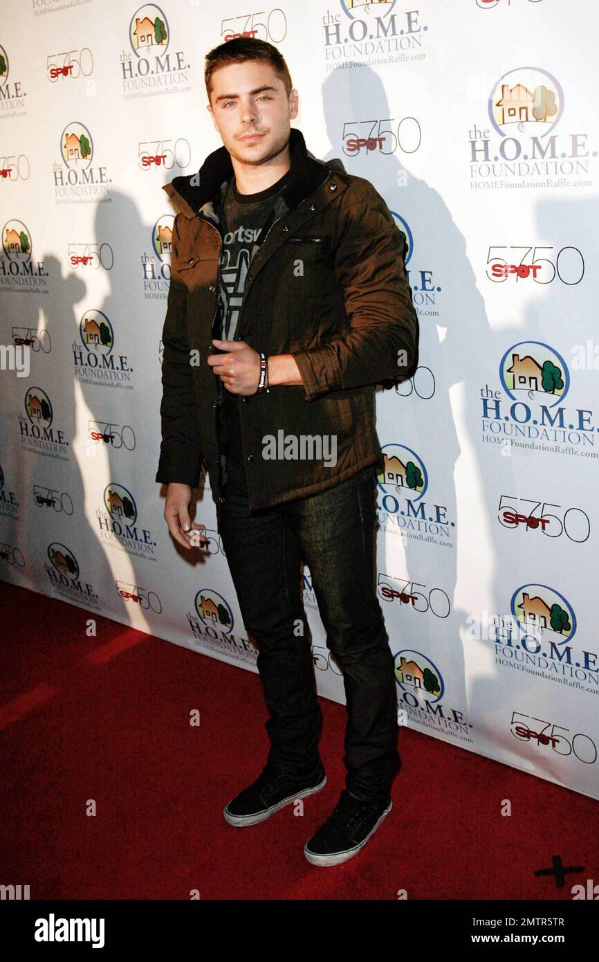 Zac Efron Arrives At H O M E Foundations Stiks Celebrity Video Game Challenge Held At Spot