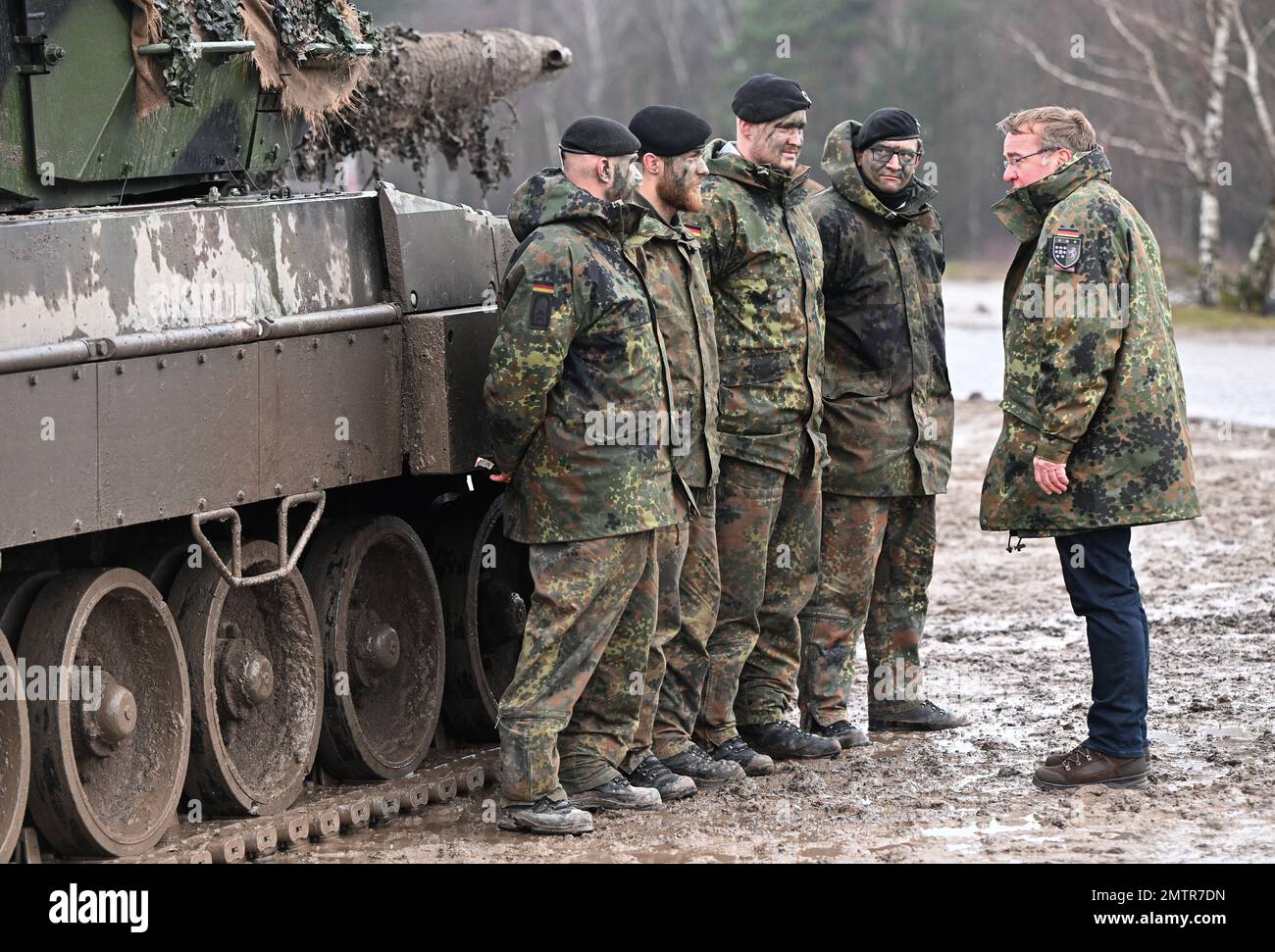 Augustdorf, Germany. 01st Feb, 2023. Boris Pistorius (SPD, r), Minister ...