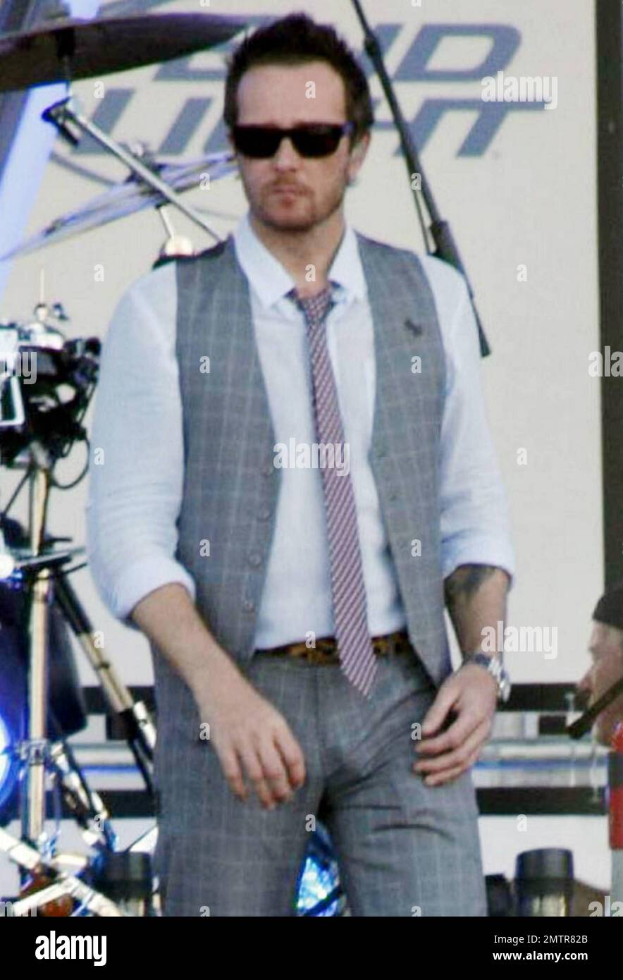 EXCLUSIVE!! Scott Weiland of the rock band Stone Temple Pilots performs ...