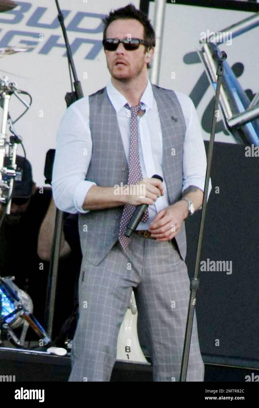 EXCLUSIVE!! Scott Weiland of the rock band Stone Temple Pilots performs ...