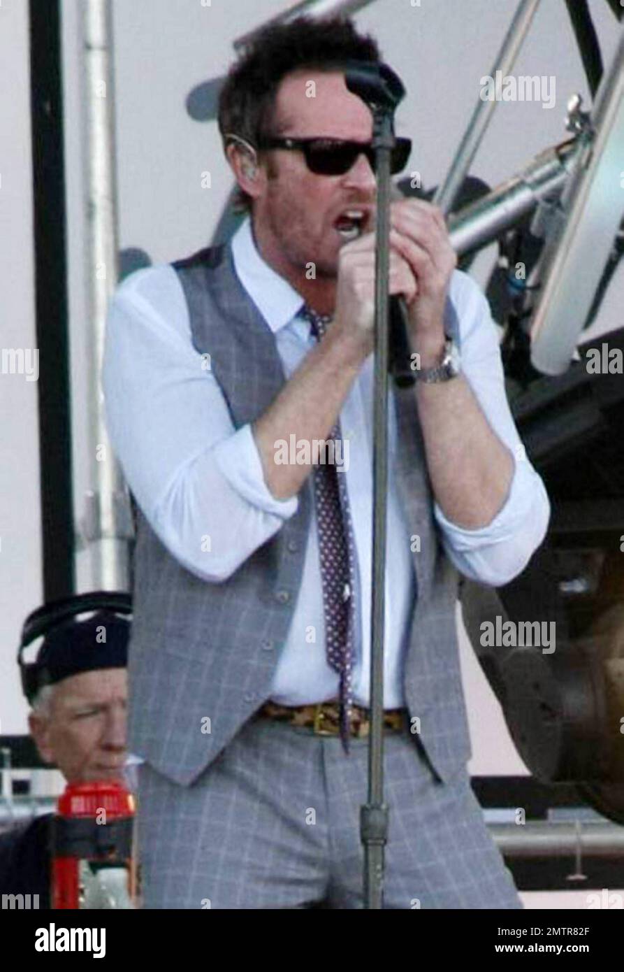 EXCLUSIVE!! Scott Weiland of the rock band Stone Temple Pilots performs ...