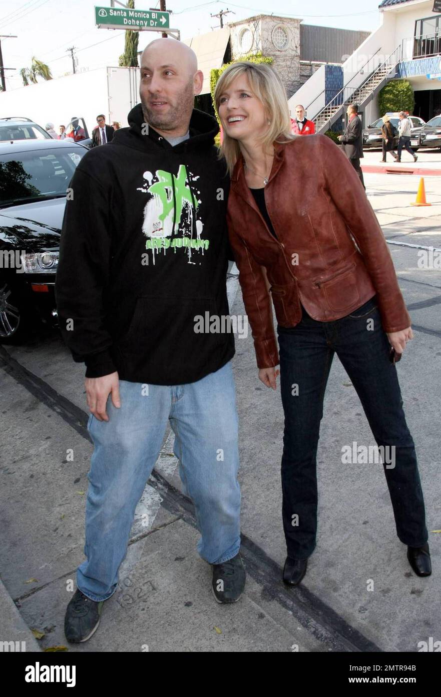 "According to Jim" and "Melrose Place" star Courtney Thorne Smith totes ...