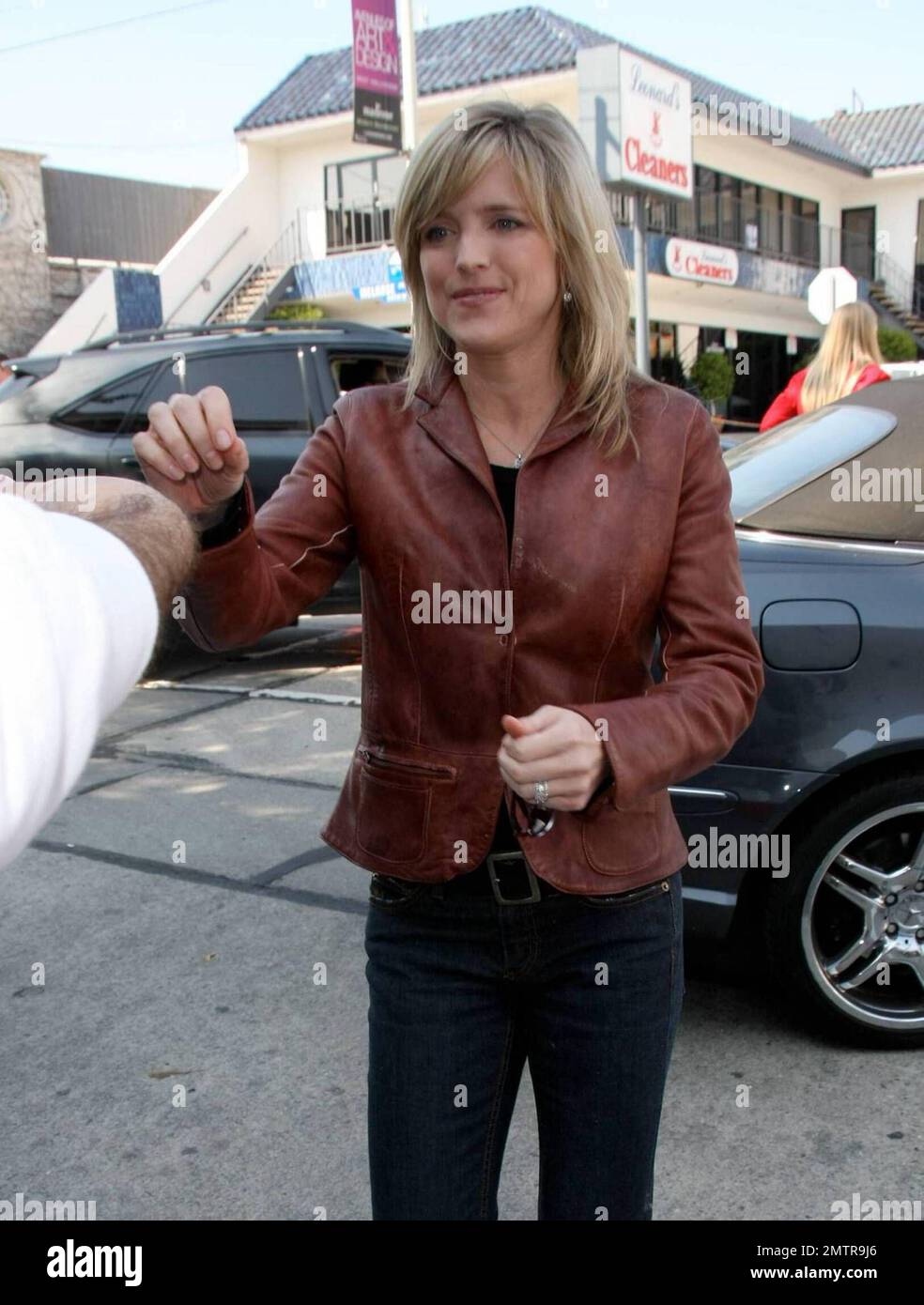 "According to Jim" and "Melrose Place" star Courtney Thorne Smith totes ...