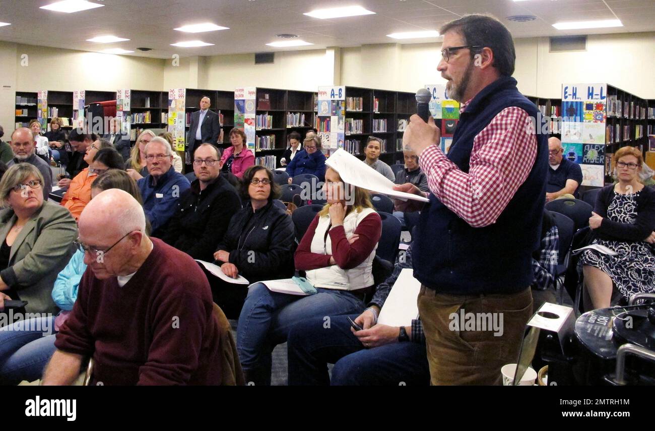 In this Wednesday, May 10, 2017 photo, Dan Albrecht, standing, speaks ...