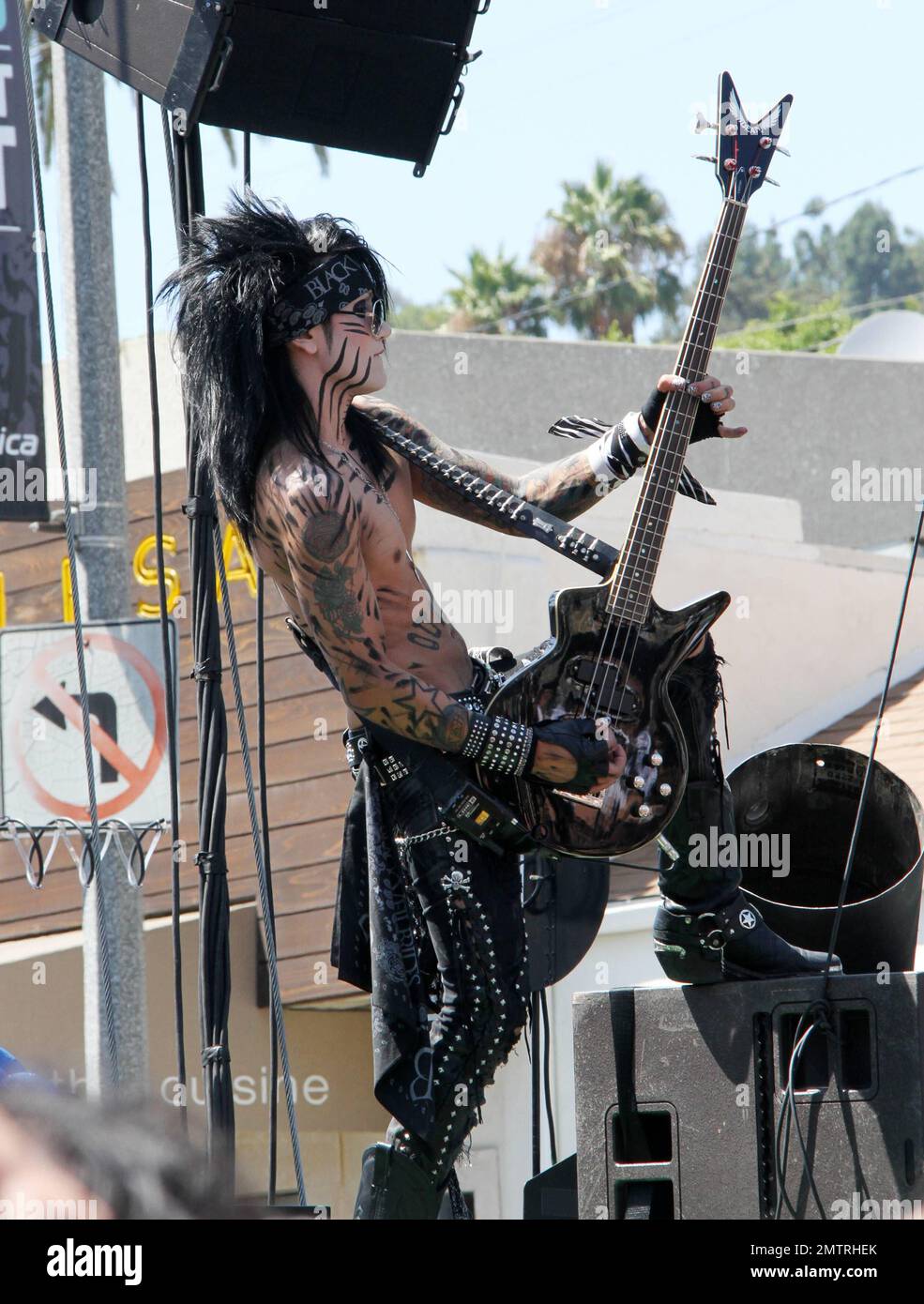 Black veil brides band hi-res stock photography and images - Alamy