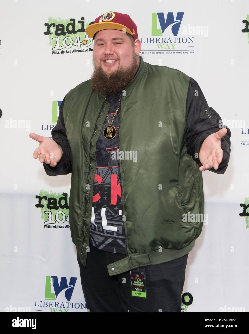 Rory Charles Graham as Rag'n'Bone Man poses for photographers backstage ...