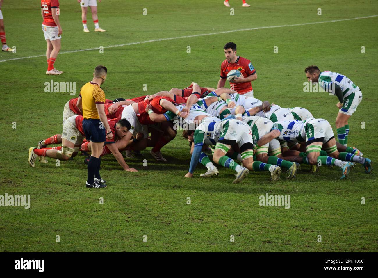Rugby scrum hi-res stock photography and images - Alamy