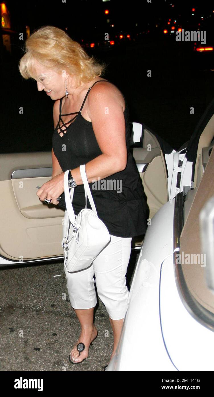 Country Music legend Tanya Tucker has dinner with his family at Mr ...