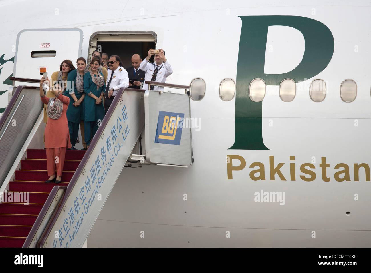 The air crew of a jet carrying Pakistani Prime Minister Nawaz Sharif ...