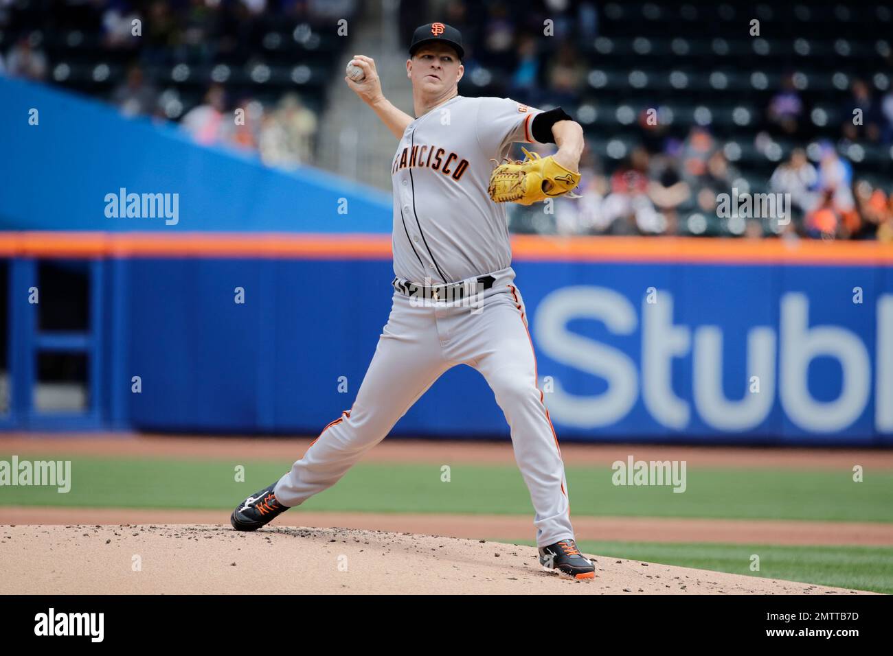 San Francisco Giants' Matt Cain delivers a pitch during the first ...