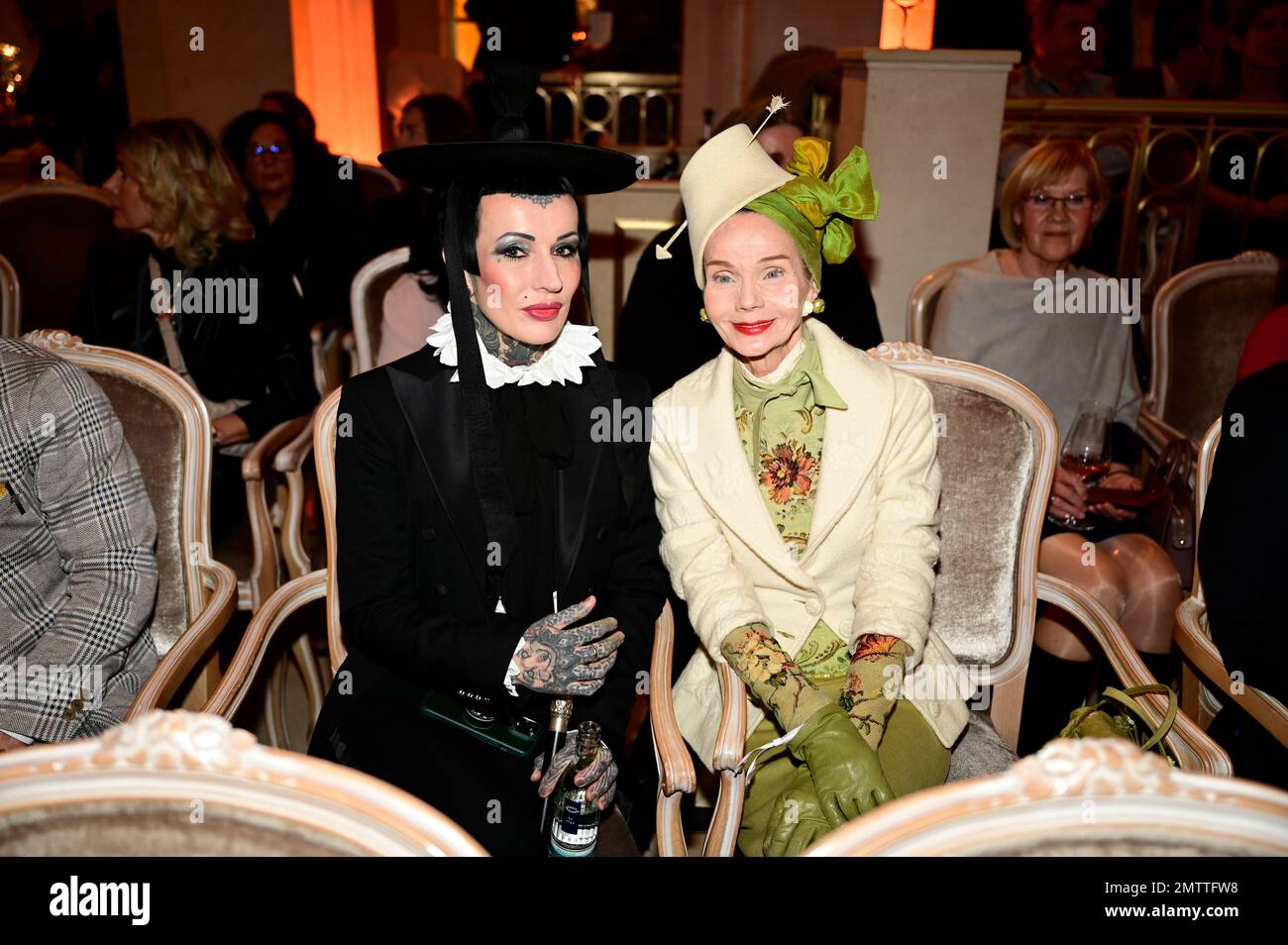 Sarah Settgast und Britt Kanja bei der Anja Gockel Fashion Show 'seven ...