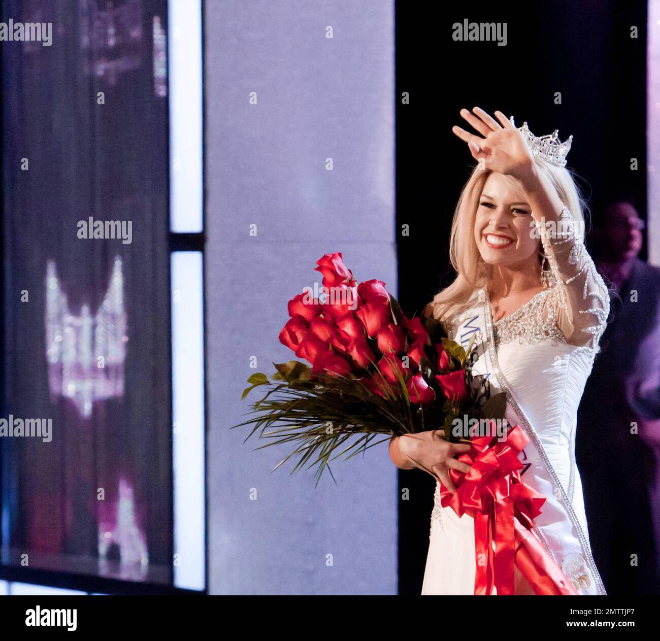 Teresa Scanlan, Miss Nebraska, wins the 2011 Miss America pageant held ...