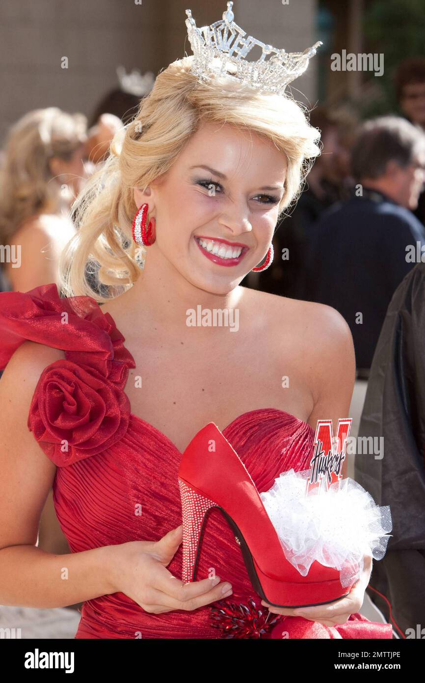 Teresa Scanlan, Miss Nebraska, wins the 2011 Miss America pageant held ...