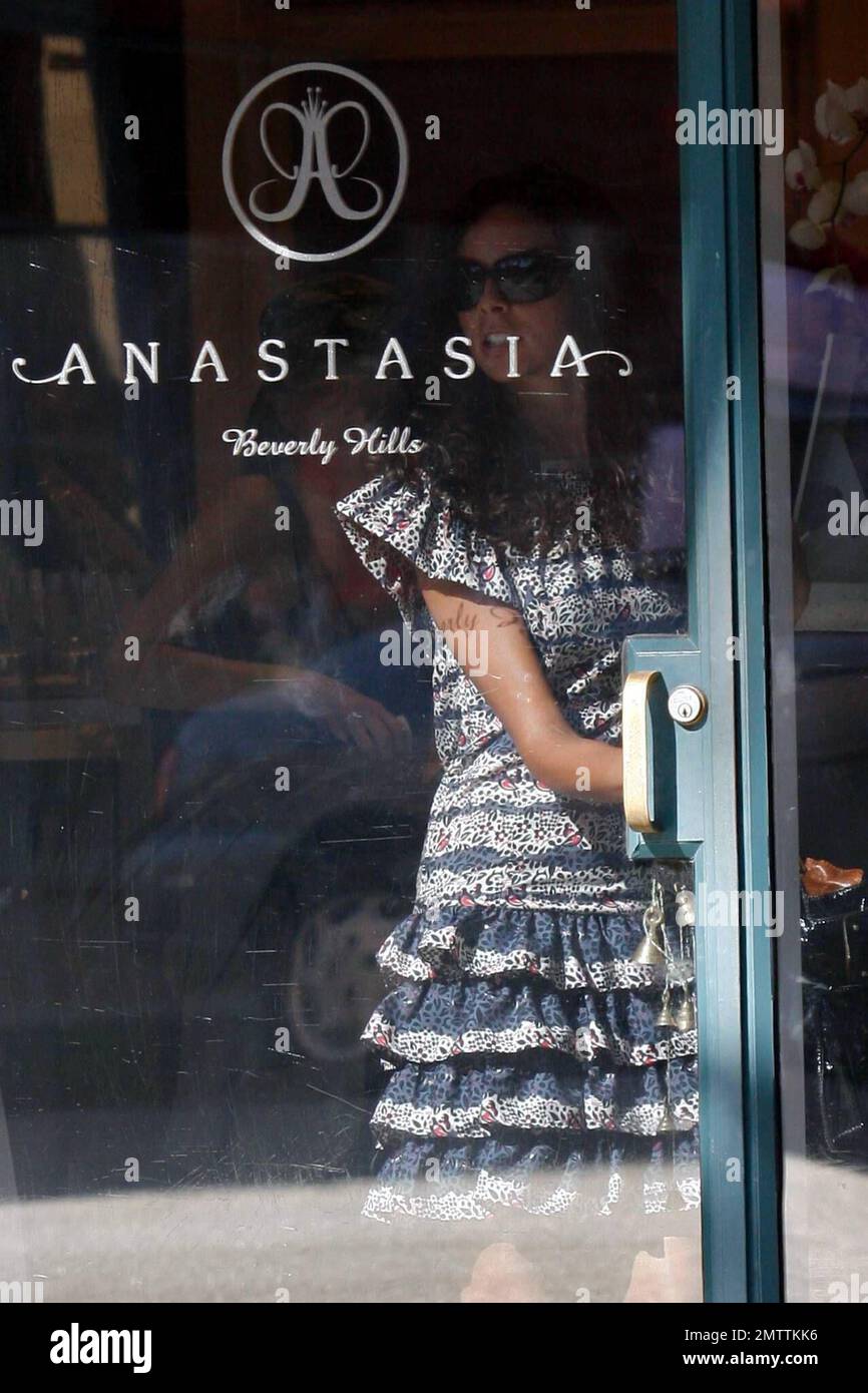 Exclusive!! Simon Cowell's on-again off-again girlfriend Terri Seymour leaves Anastasia Salon in ...