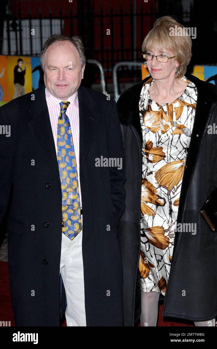 Clive Anderson attends the world premiere of "The Boat That Rocked" at ...