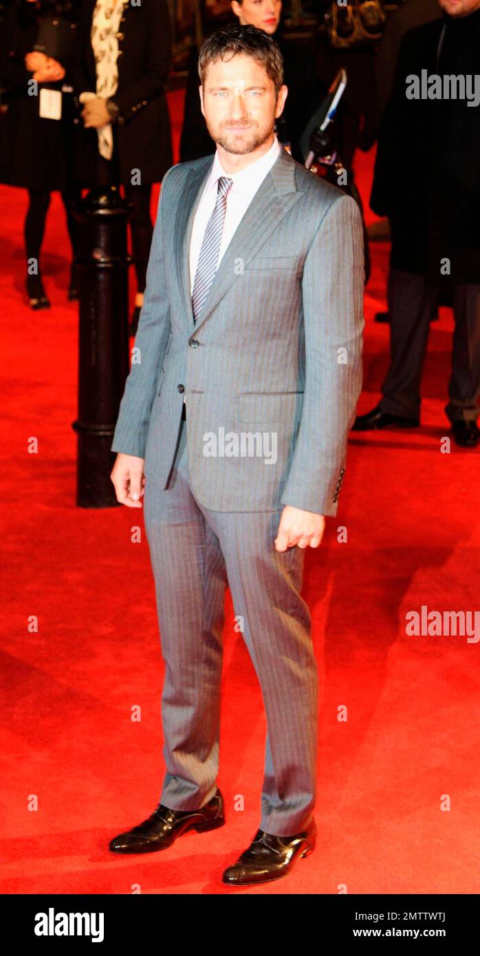 Gerard Butler walks the red carpet at the UK premiere of "The Bounty ...