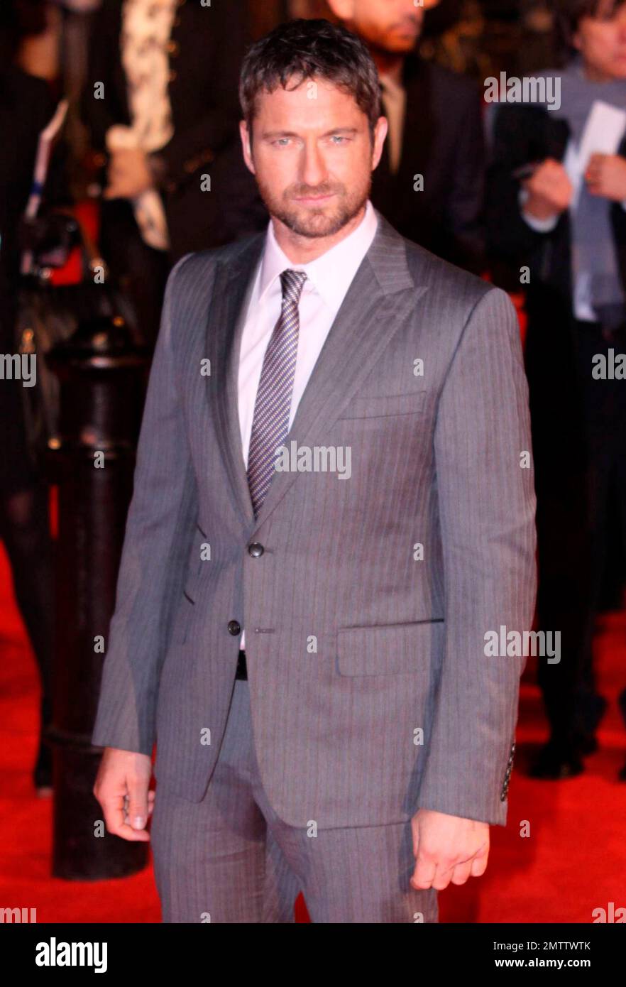 Gerard Butler walks the red carpet at the UK premiere of "The Bounty ...