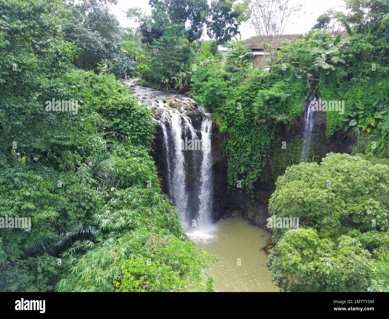 the natural freshness of the Curug or waterfalls Gondoroiyo in Semarang ...