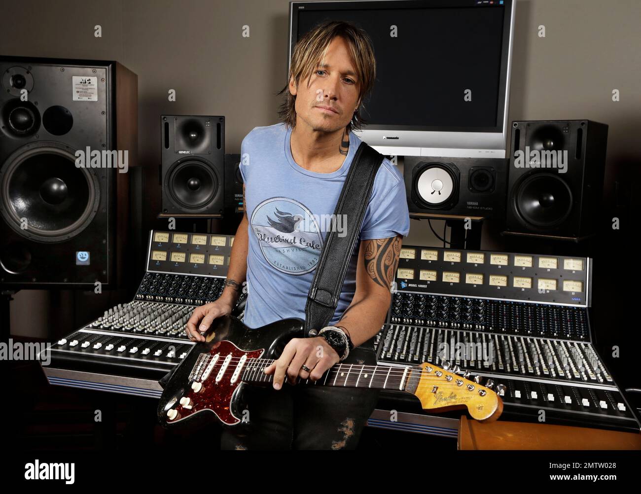 FILE - In this April 14, 2016, file photo, Keith Urban poses in ...