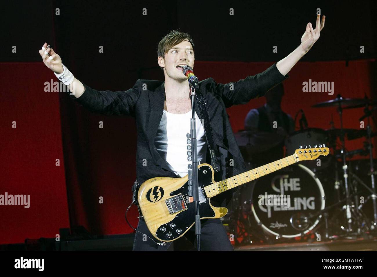 Dan Gillespie Sells singer with British Band "The Feeling" performing ...