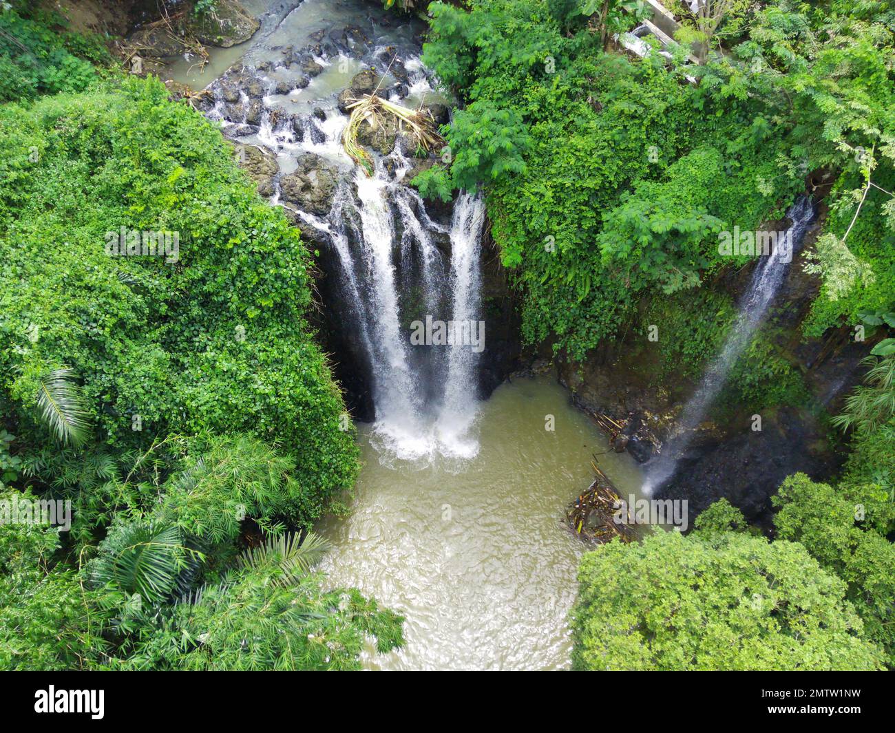 the natural freshness of the Curug or waterfalls Gondoroiyo in Semarang ...