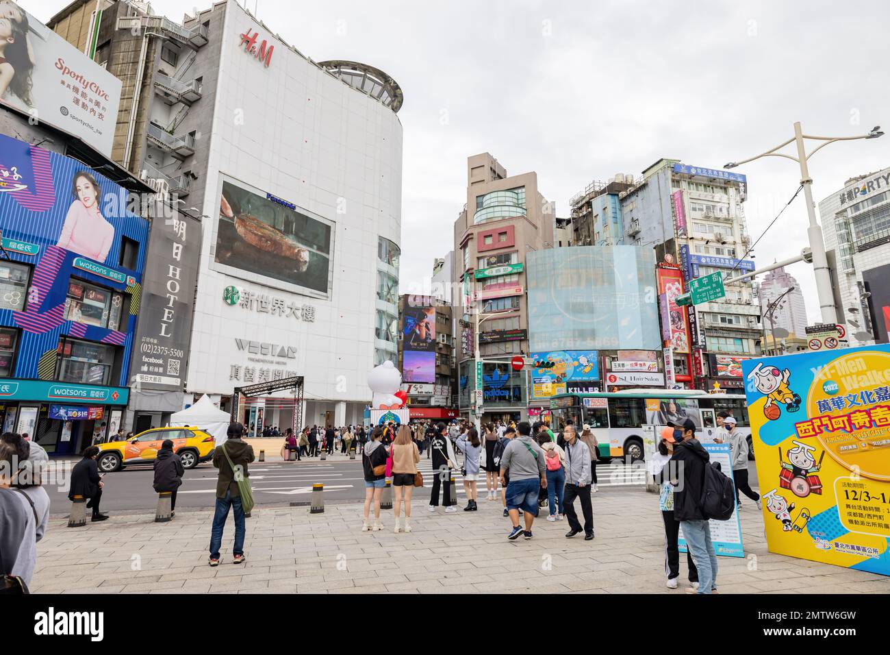 Taipei, JAN 1 2023 - Daytime shot of the crowd Ximending area Stock ...