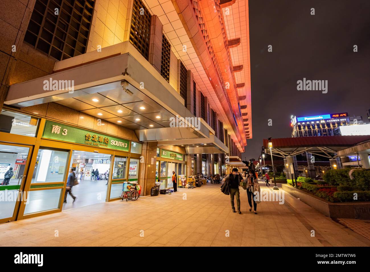 Taipei, JAN 3 2023 - Night exterior view of Taipei Main Station Stock ...