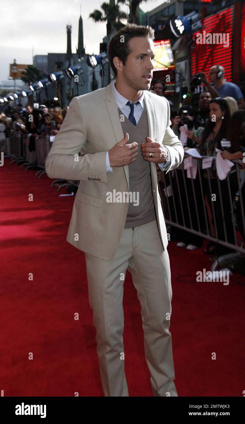 The proposal ryan reynolds hi-res stock photography and images - Alamy