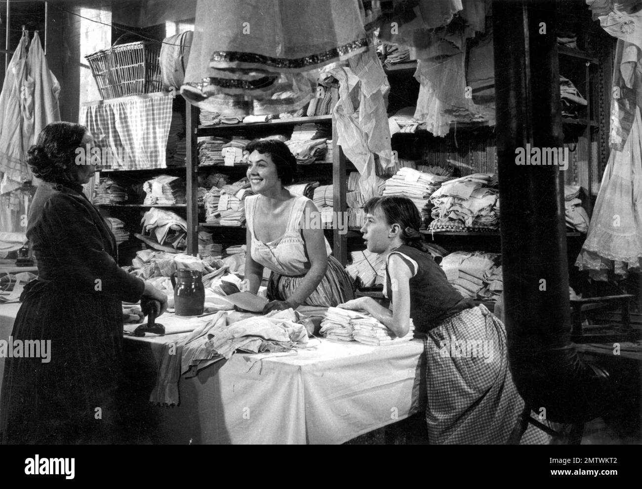 Gervaise Year: 1956 - France Director: René Clément Jacqueline Morane ...