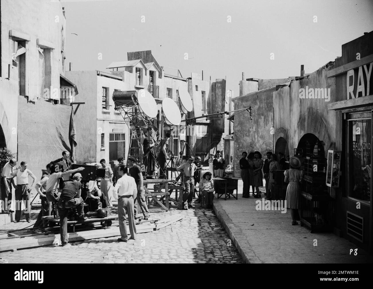 Premier Bal Year: 1941 - France Director: Christian-Jaque Shooting ...