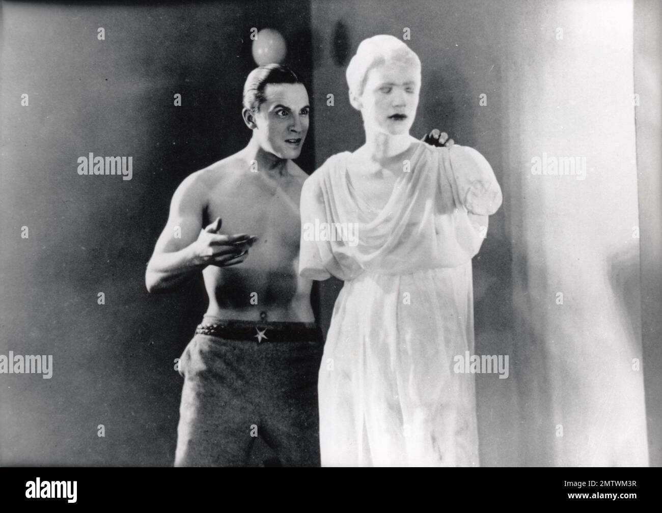 Le Sang d'un poète Year: 1930 - France Director: Jean Cocteau Enrique ...
