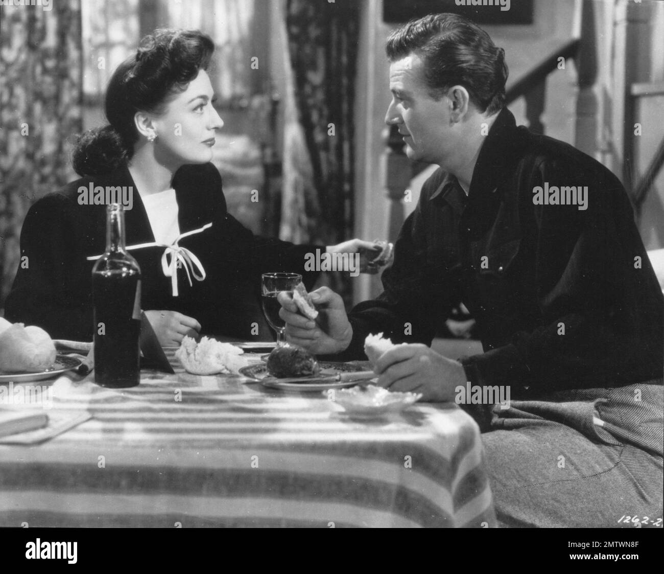 1942 usa joan crawford john wayne director hi-res stock photography and ...