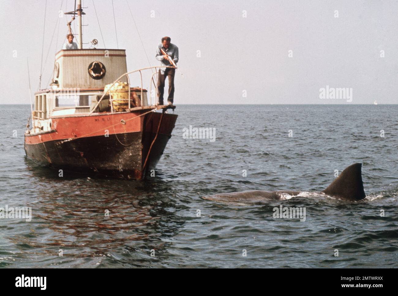 1975 usa director steven spielberg richard dreyfuss robert shaw hi-res stock photography and ...