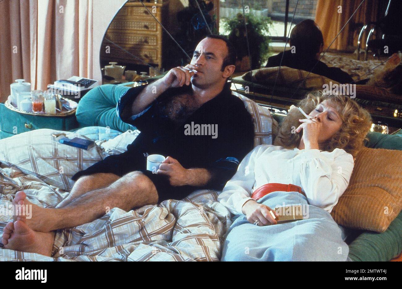 1980 uk director john mackenzie bob hoskins helen mirren hi-res stock ...