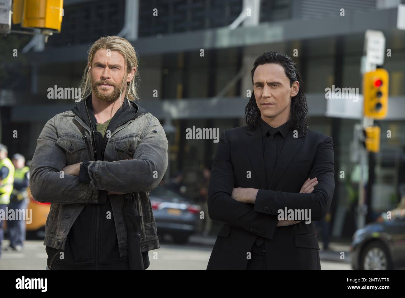 2017 usa director taika waititi chris hemsworth tom hiddleston hi-res ...