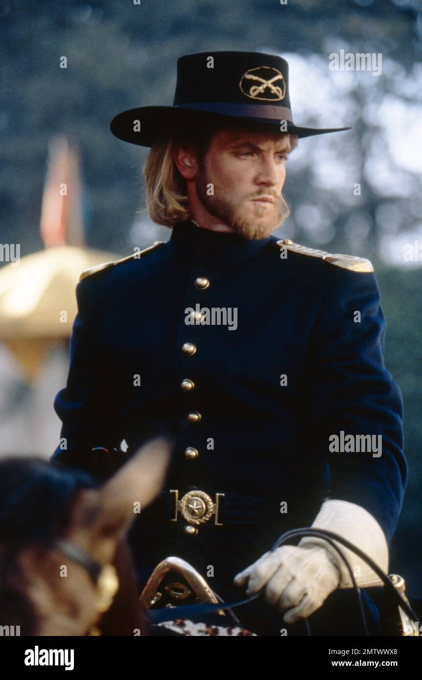 The Mask of Zorro Year: 1998 USA Director: Martin Campbell Matt ...