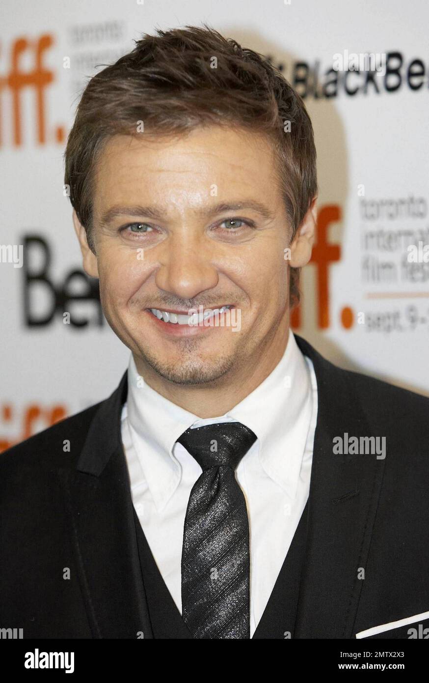 Jeremy Renner arrives at the premiere of Warner Bros. "The Town ...