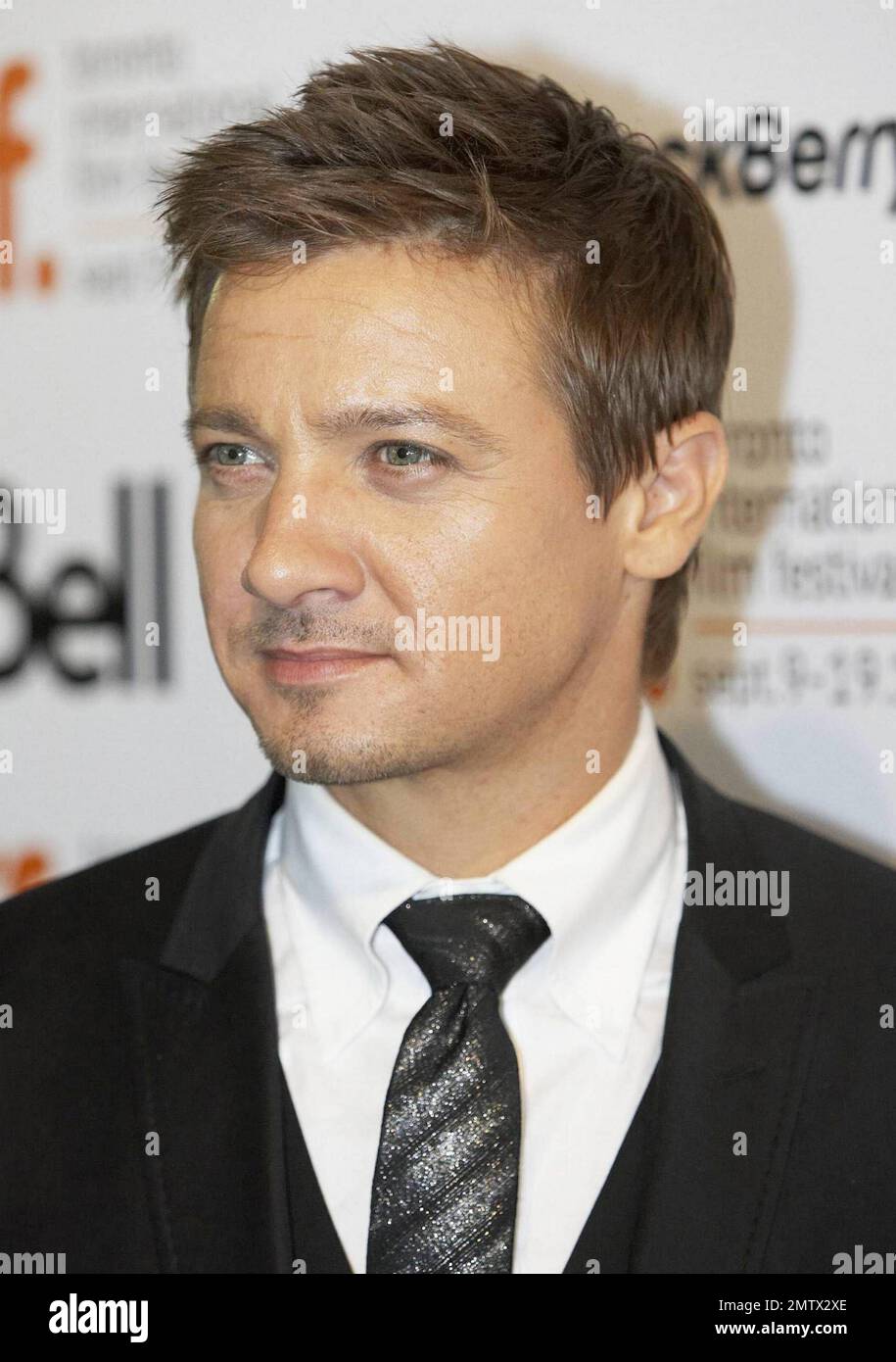 Jeremy Renner arrives at the premiere of Warner Bros. "The Town ...