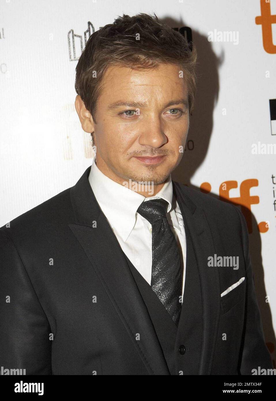 Jeremy Renner arrives at the premiere of Warner Bros. "The Town ...